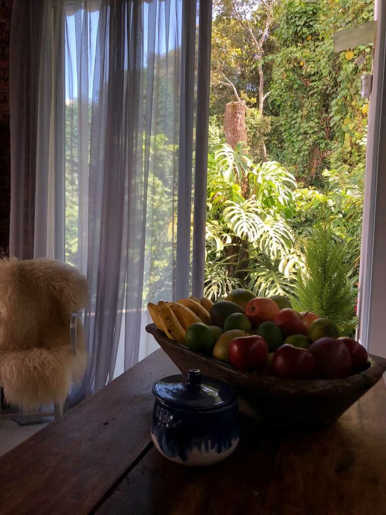 Casa de arquiteto com vão livre, muitas cores e verde - Casa de Valentina