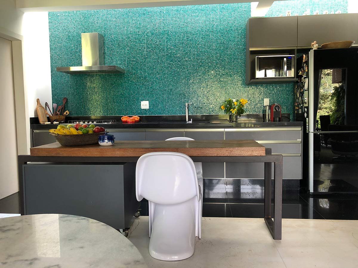 Casa de arquiteto com vão livre, muitas cores e verde - Casa de Valentina