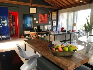 Casa de arquiteto com vão livre, muitas cores e verde - Casa de Valentina