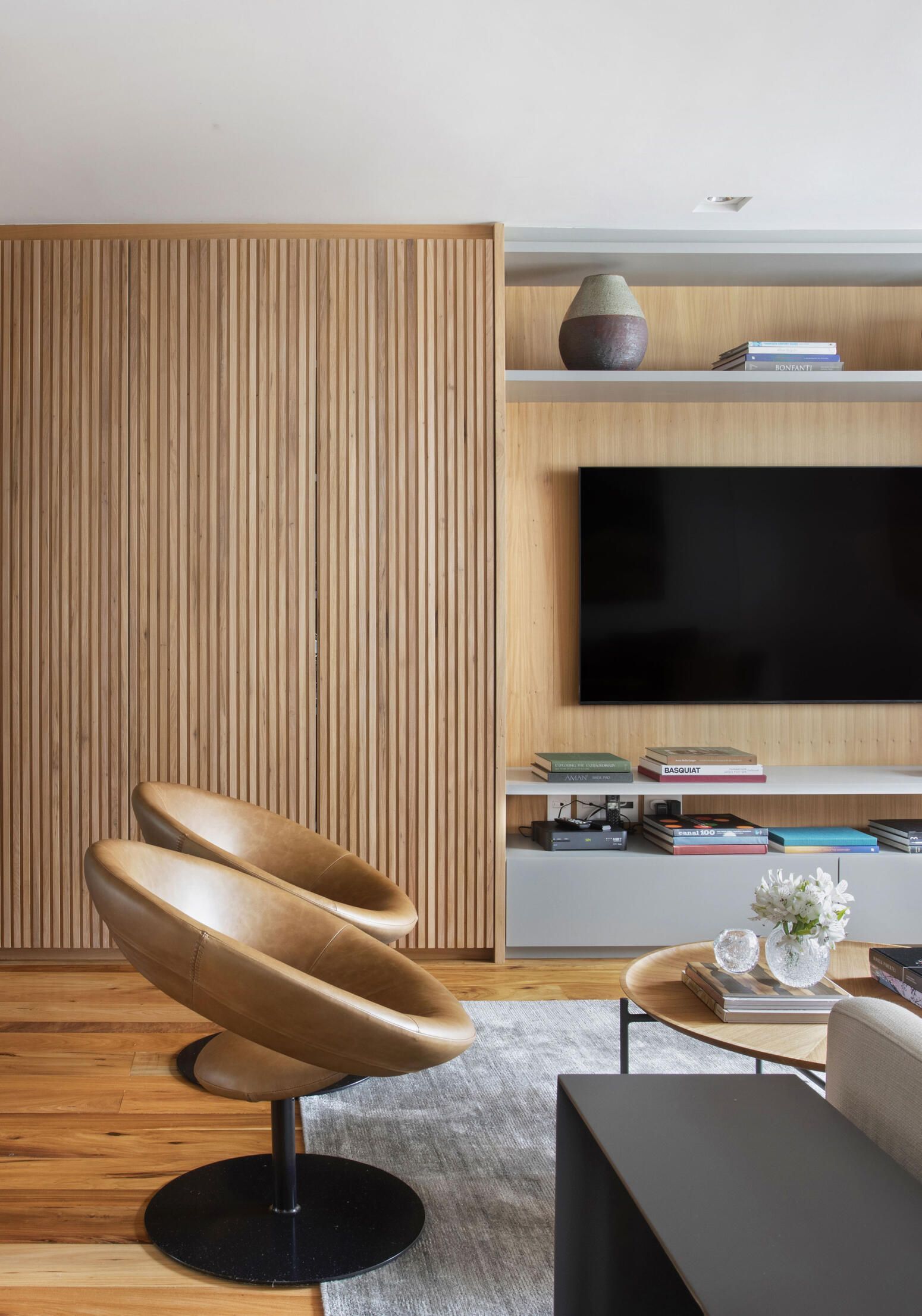 Área íntima com 80m2 de um apartamento no Leblon assinada pelo ...