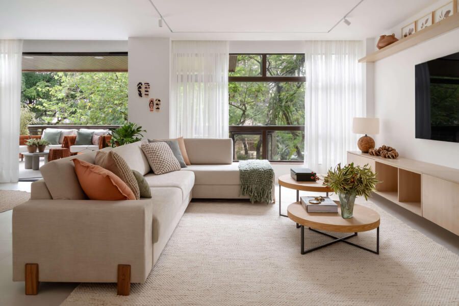 Estilo contemporâneo com móveis tem design atemporal