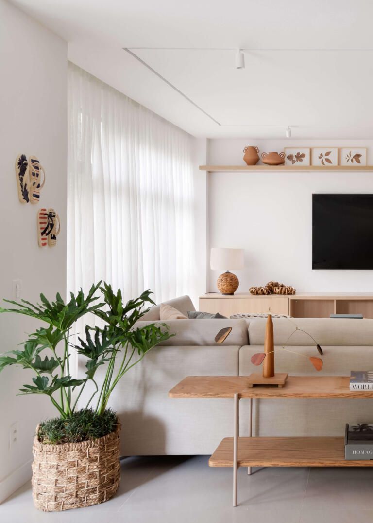 Estilo contemporâneo com móveis tem design atemporal